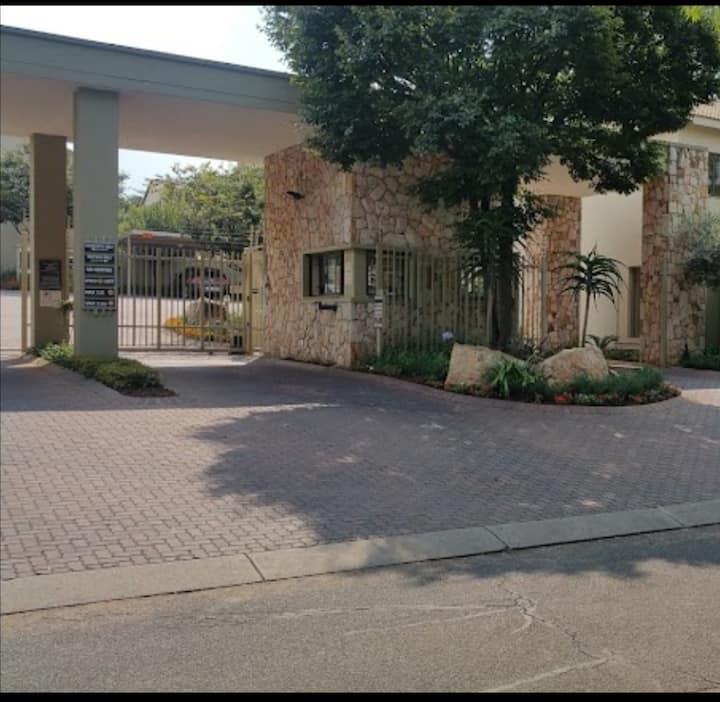 Beautiful Bryanston Bubble - Sandton