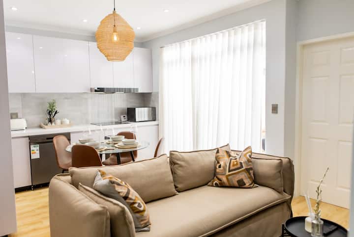 Wale’s Ocean Oasis: Luxury Swakopmund 3-bedroom - Namibia