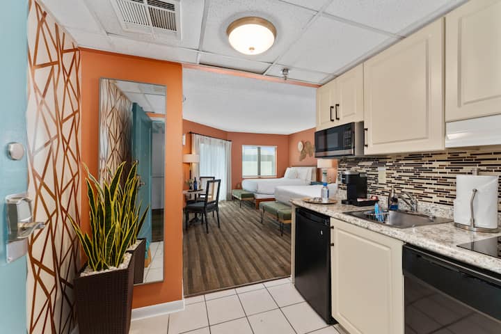 Boho Chic Studio | Kitchenette | Pools | Universal - Orlando, FL