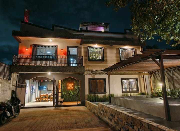 4br Villa W/ Ktv, Private Pool, Roofdeck & Parking - Meycauayan