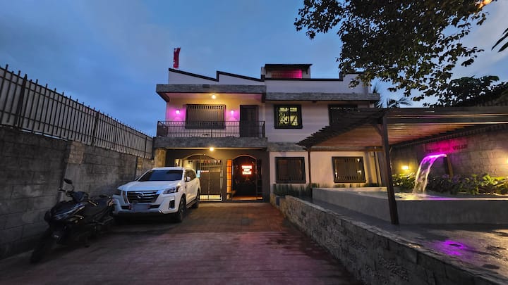4br Villa W/ Private Pool, Rooftop & Parking - Meycauayan