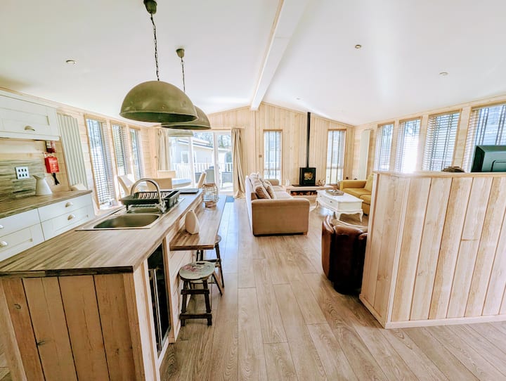 2 Bedroom Lodge With Hot Tub - Norfolk