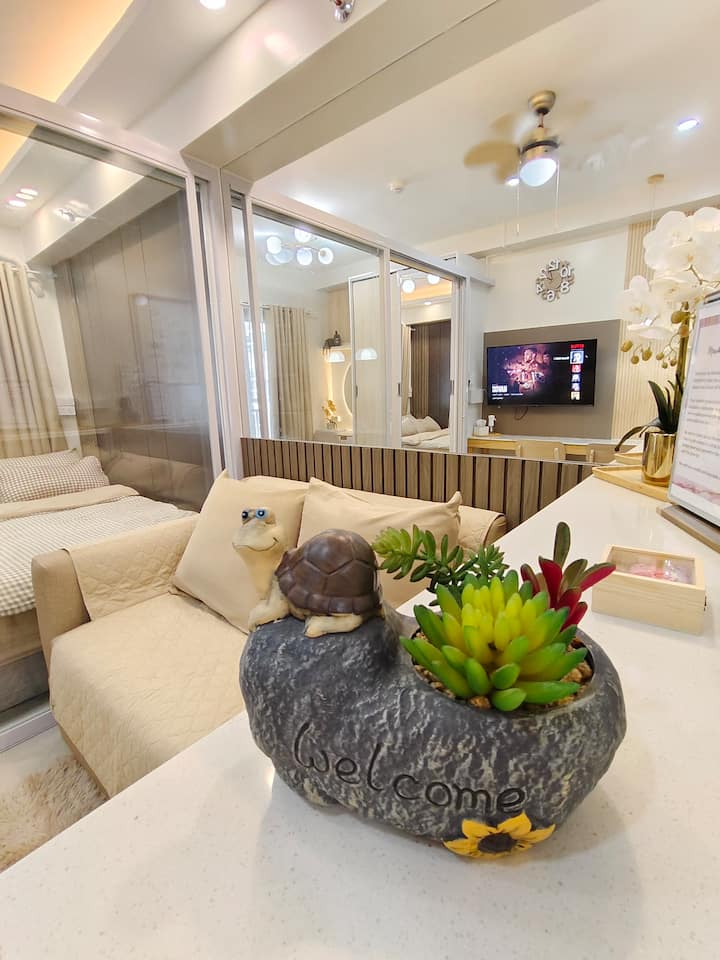 Cozy Studio W/ Balcony + Pool View | Smdc - Iloilo City