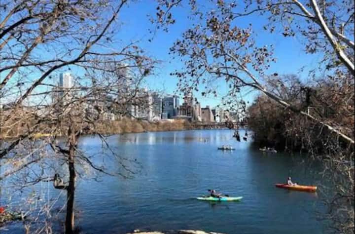 Peaceful~pool~prime Location - Austin