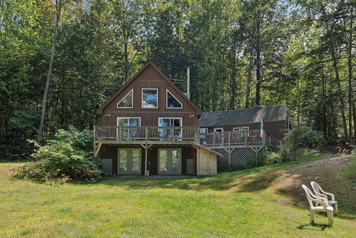 Cozy Lake Cabin | Private Dock, Hot Tub & King Bed - 挪威