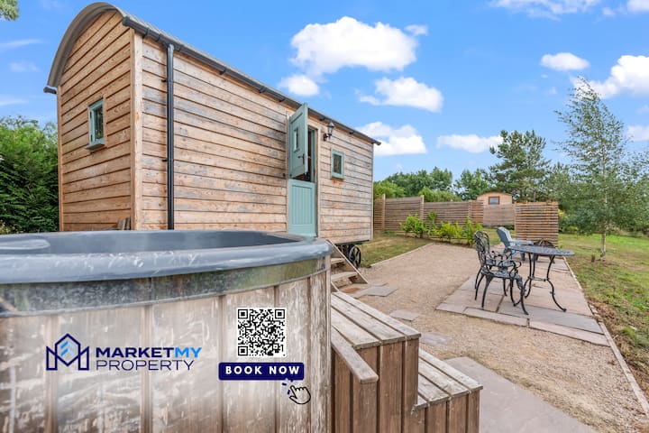 Dragonfly Shepherd Hut - Hot Tub Countryside Views - Leominster