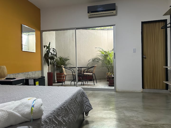 Habitación Con Terraza Y Baño, Centro De Neiva - Neiva
