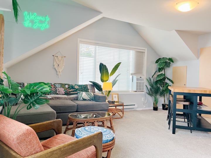 Private Guesthouse Close To Dt | King Bed | Patio - 基洛納