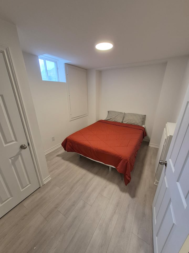 Private Basement Apartment - Burlington