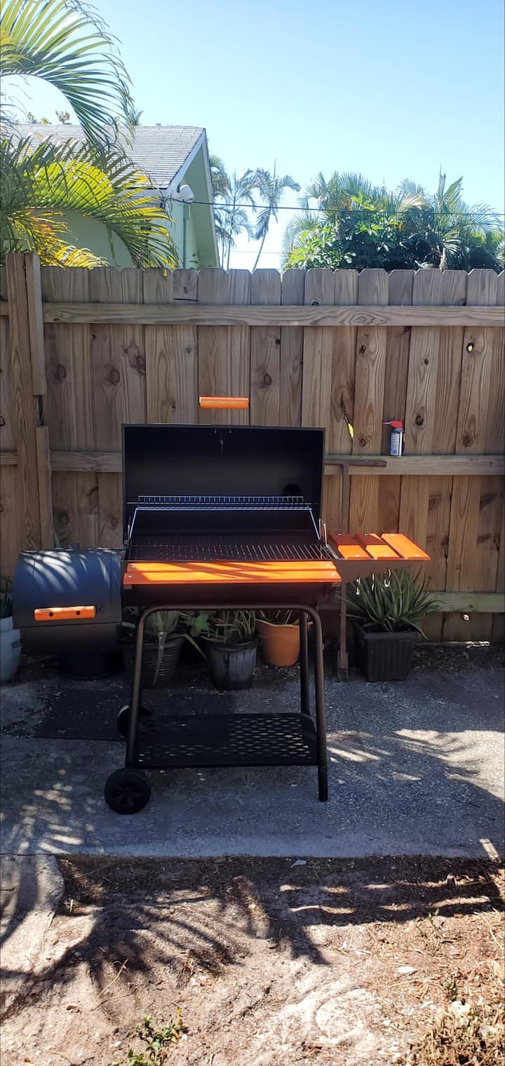 Shannon's By The Shore. - Lake Worth, FL