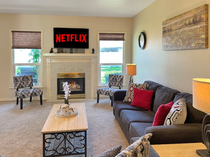 Spacious Home W/jacuzzi Tub In Master Suite! - Boise, ID