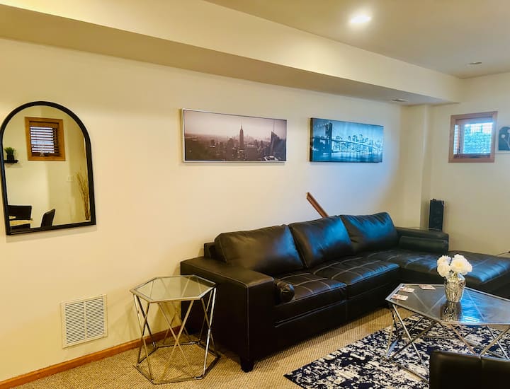 Bronzeville’s Finest Apartment - Chicago, IL