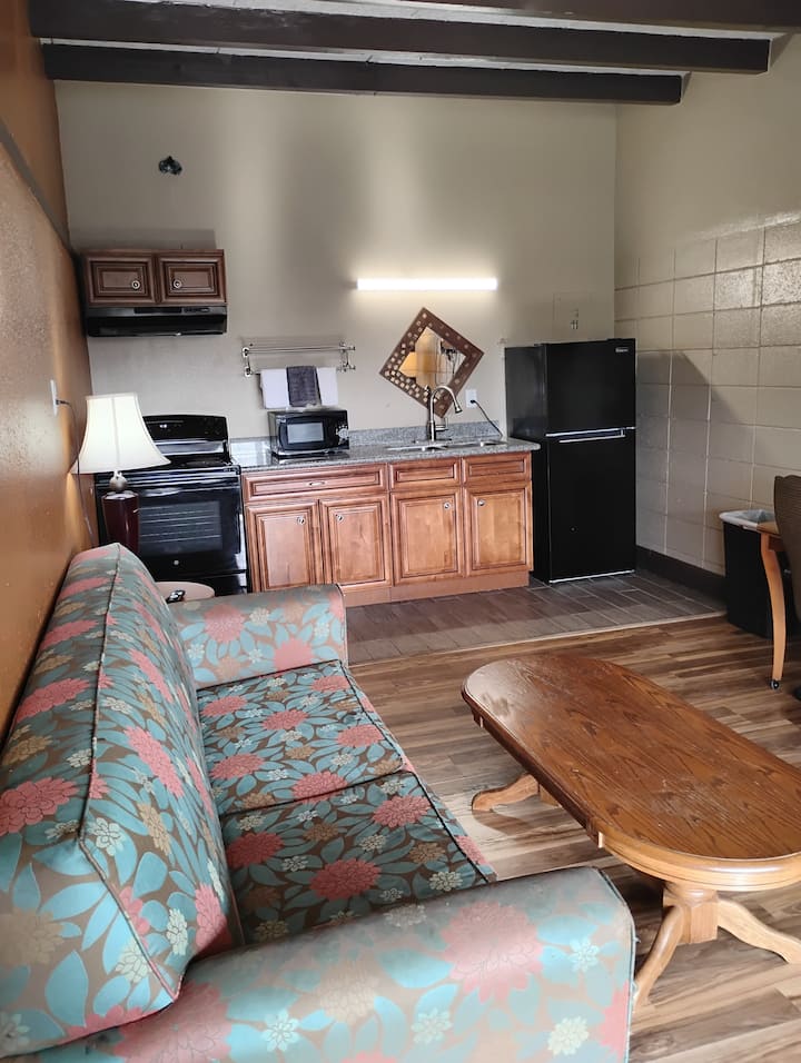 (205) Gated - 1 King Br/1 Bath Apt W/ Full Kitchen - Baton Rouge