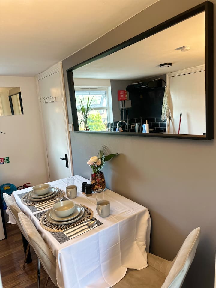 Flat - Camberwell - London