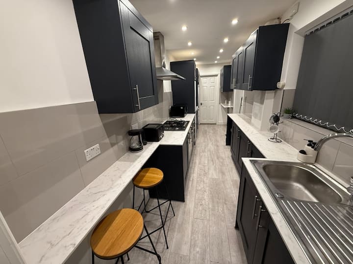 3 Double Bedrooms | Central - Coventry