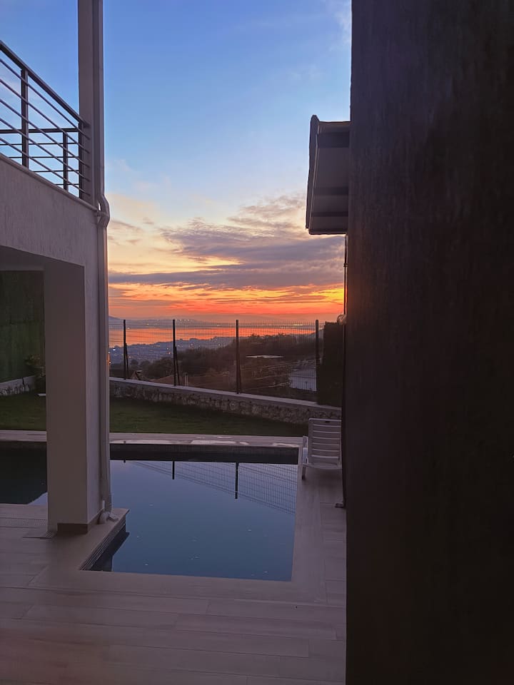 Göl Manzaralı Büyük Villa - Sapanca