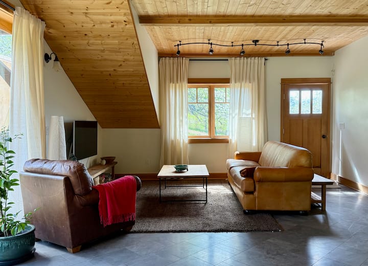 Kootnenay Orchard Cottage With Private Sauna - Nelson