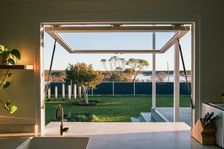 Marg St Retreat ~ Luxury Stay With River Views - Bremer Bay