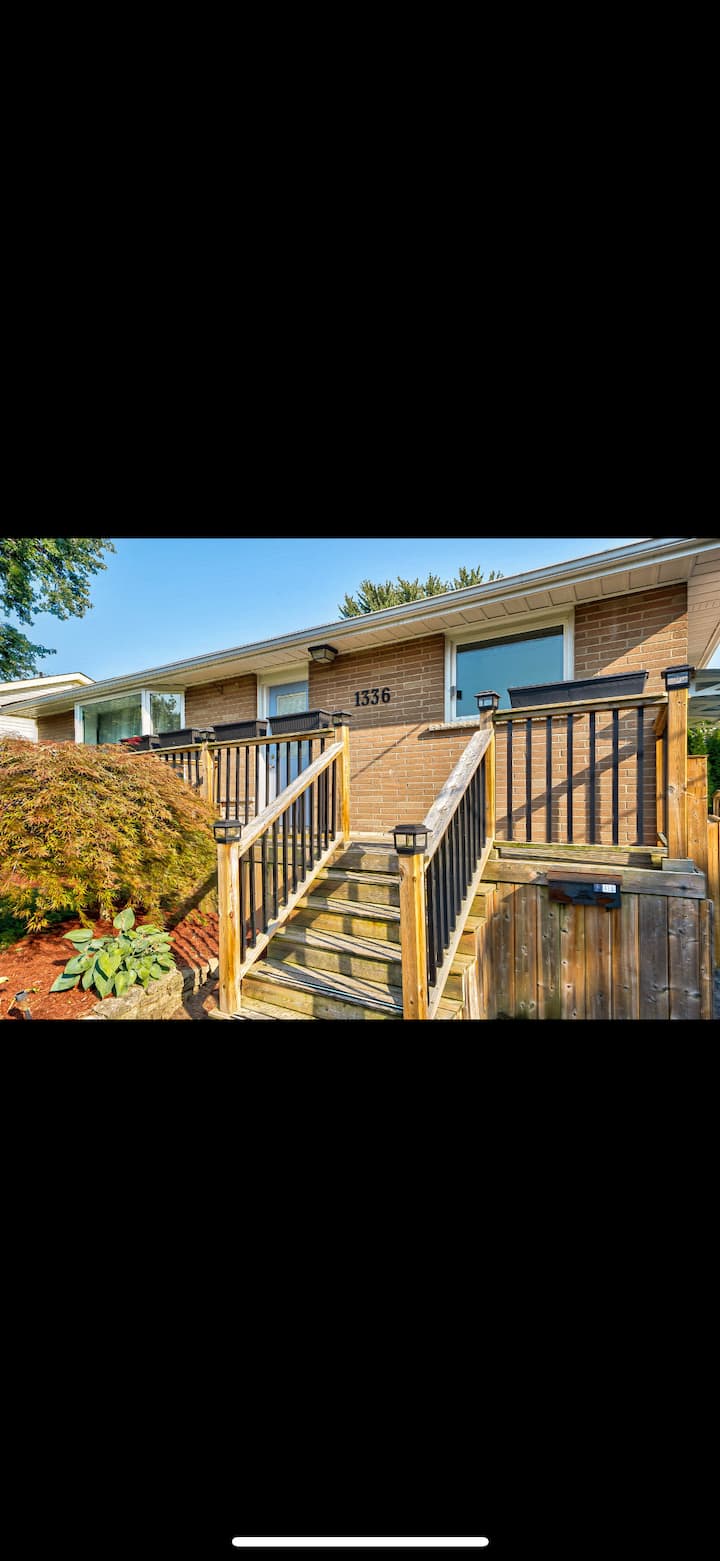 Bunnell Drive Luxury Stay - Burlington