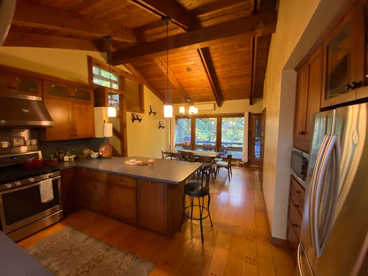 Rustic Woodland Home | Hot Tub, Stream, Nature - Cazenovia, NY