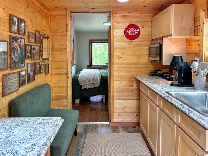 Lovely Riverfront Tiny Home - Leavenworth, WA