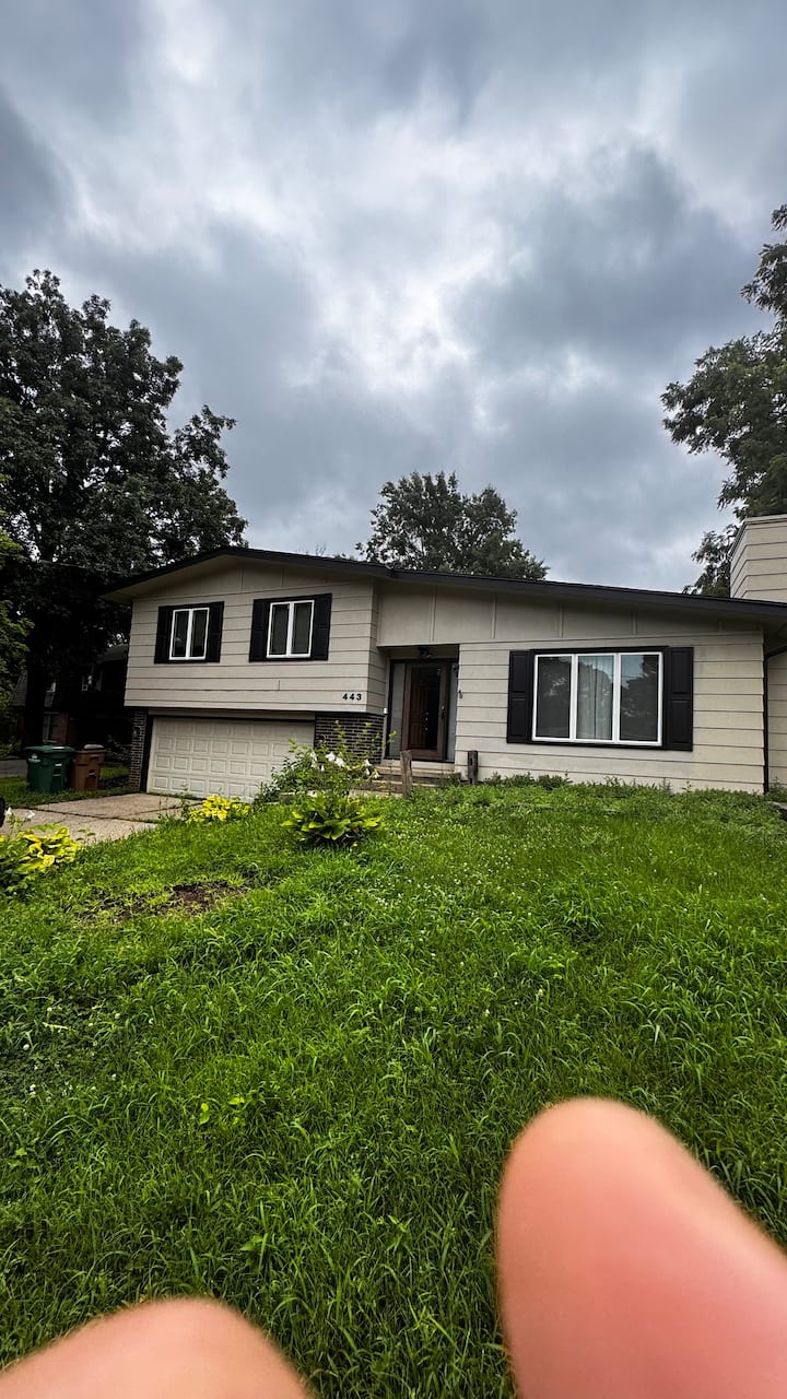 Dsm Iowa Large Home Sleep 6. Close To Downtown Dsm - Prairie Meadows Casino, Racetrack, & Hotel