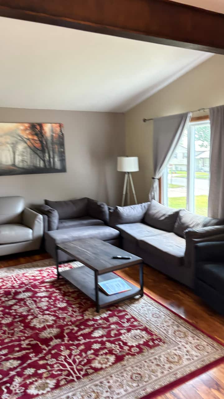 Dsm Iowa Large Home Sleep 6. Close To Downtown Dsm - Des Moines, IA