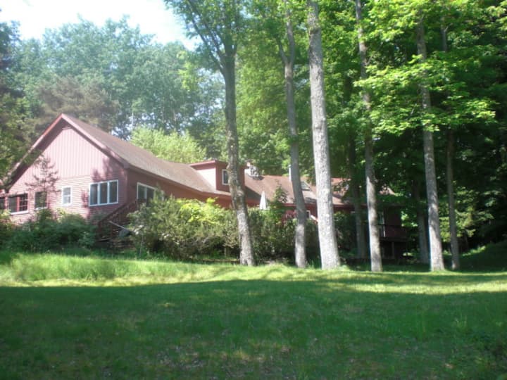 Beautiful Lake Home In The Woods - Torch Lake, MI