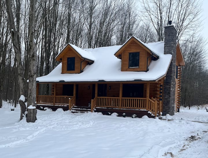 Spacious Log Cabin Nestled On A Private Wooded Lot - Geneva, OH