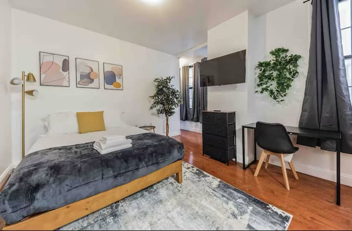 Cozy Studio Across From Convention Center | 4r - Penn Center - Philadelphia