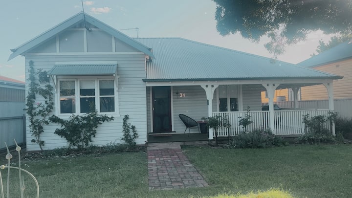 Wattle Cottage - Cootamundra