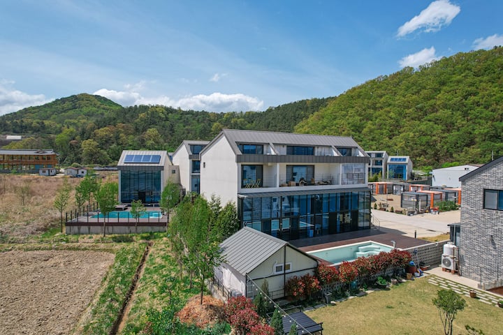 #무료픽업#황리단길#어메니티#넷플릭스#개별바베큐#보드게임#리베하우스105호 - 경주시