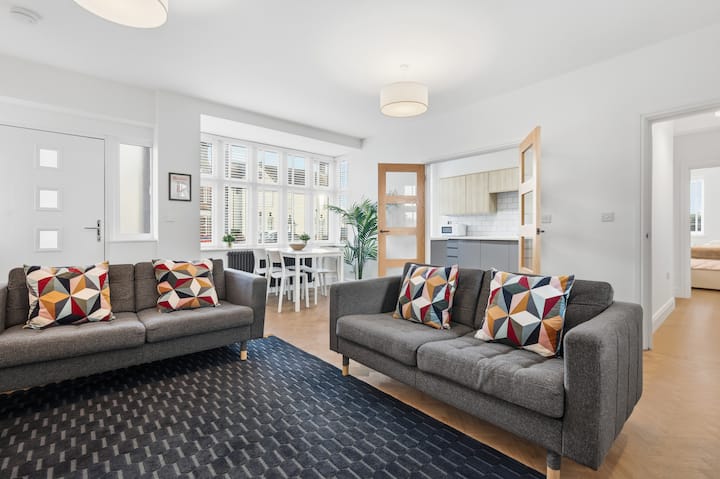 Modern Pet-friendly Flat With Parking - Walton-on-the-Naze