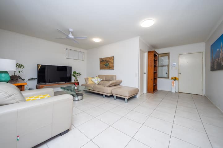 Large 3 Bedroom Apartment 300m To Beach - Maroochydore