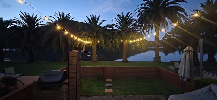 Riverside Retreat. Pet Friendly. Waterfront - Wisemans Ferry
