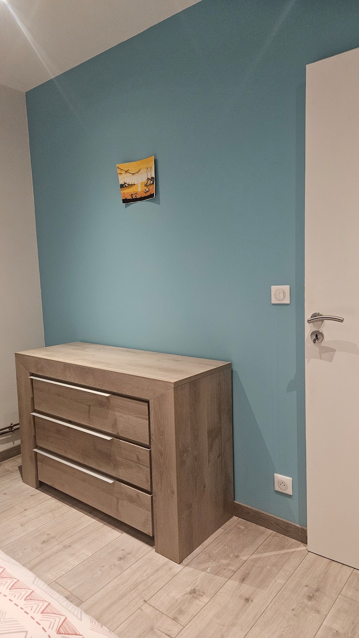 Chambre Partagée Avec Salle De Bain Et Wc Privé - Brioude