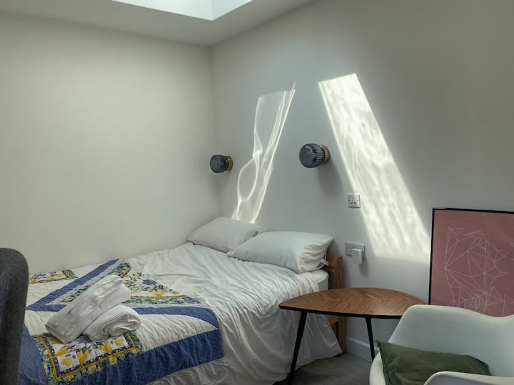 Private Cosy Guest House For Two - Cardiff