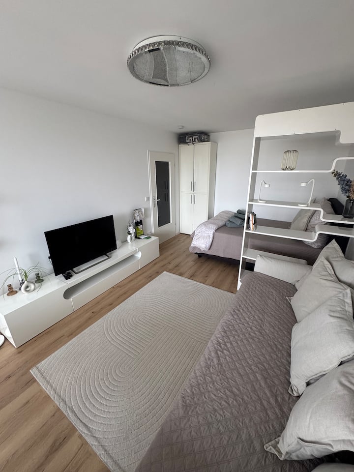 Appartement Confortable Avec Piscine | Métro - Planegg