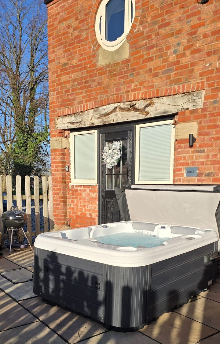 Day Green Barns - Barn 1. Luxury Home With Hot Tub - Cheshire