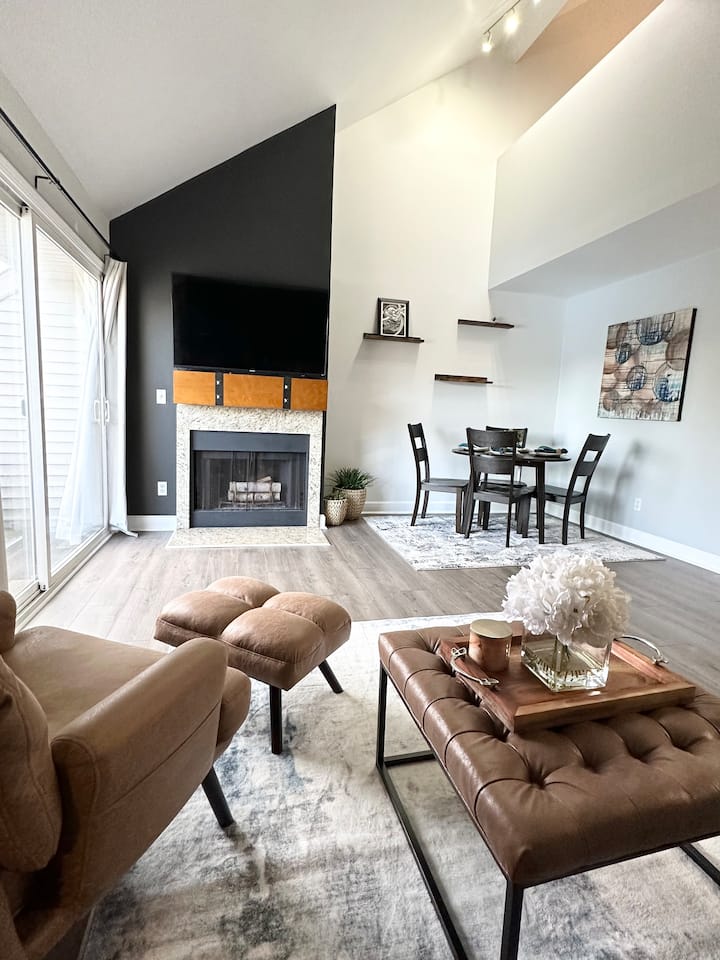 Beautiful Executive Townhome - Auburn Hills, MI