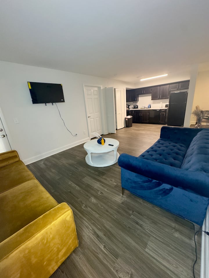 Oasis Near Mercedes Benz|free Park - Atlanta, GA