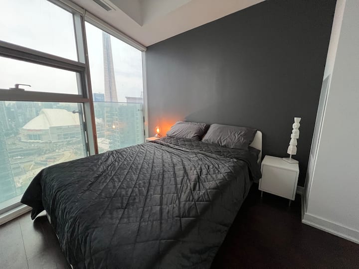 Stylish 2 Bed 2 Bath Cn Tower Views W/ Parking - Toronto