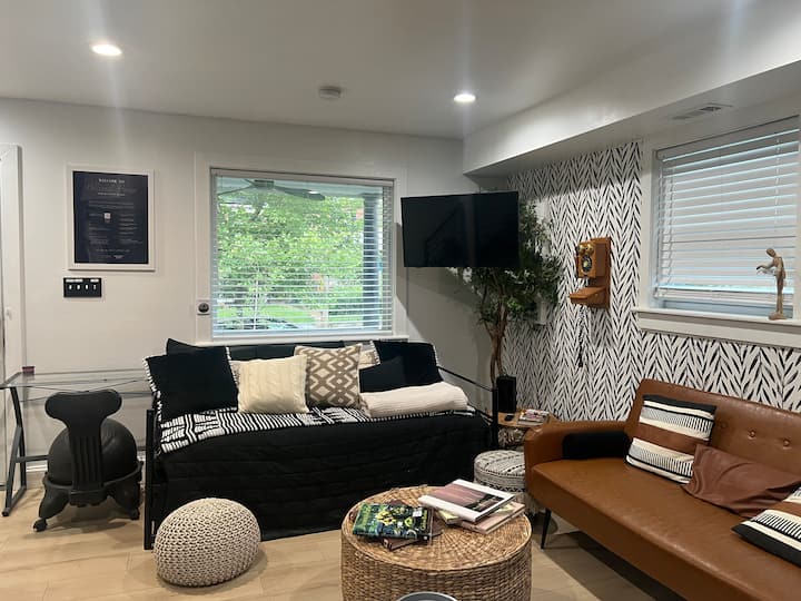 Cozy 2 Bedroom Haven | Near Capital Hill + Parking - Washington, D.C.