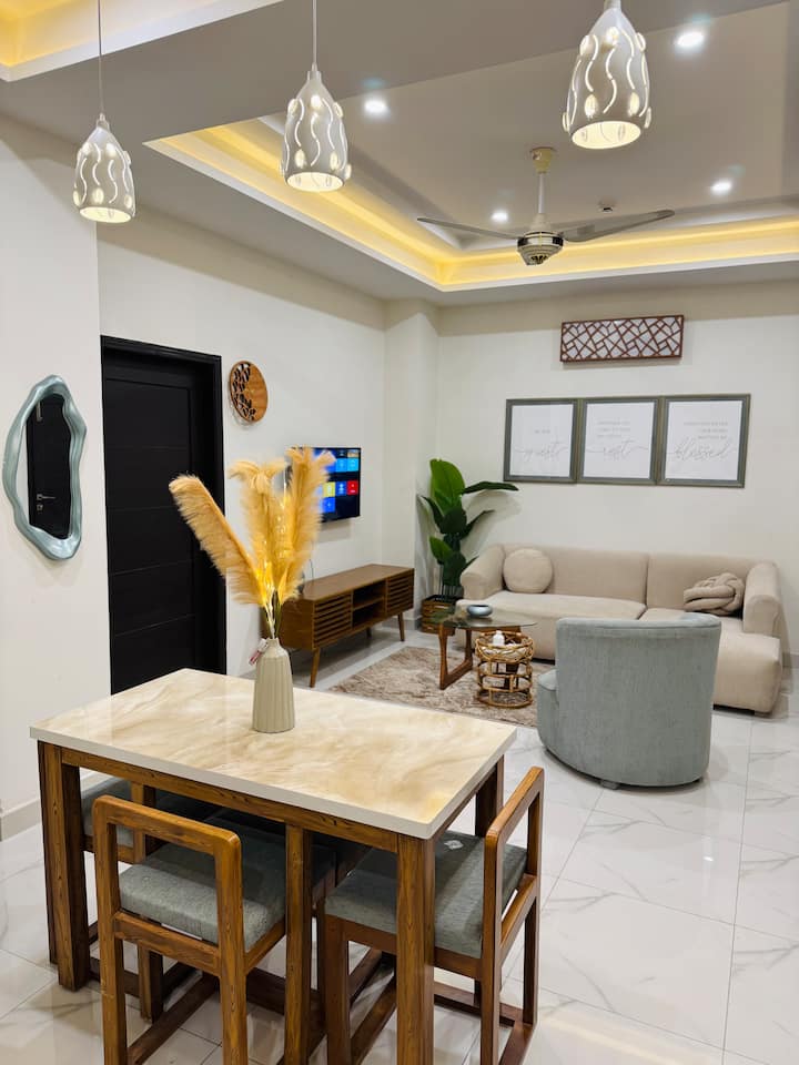 Luxe Loft: Luxury 2-bed Comfort - Islamabad