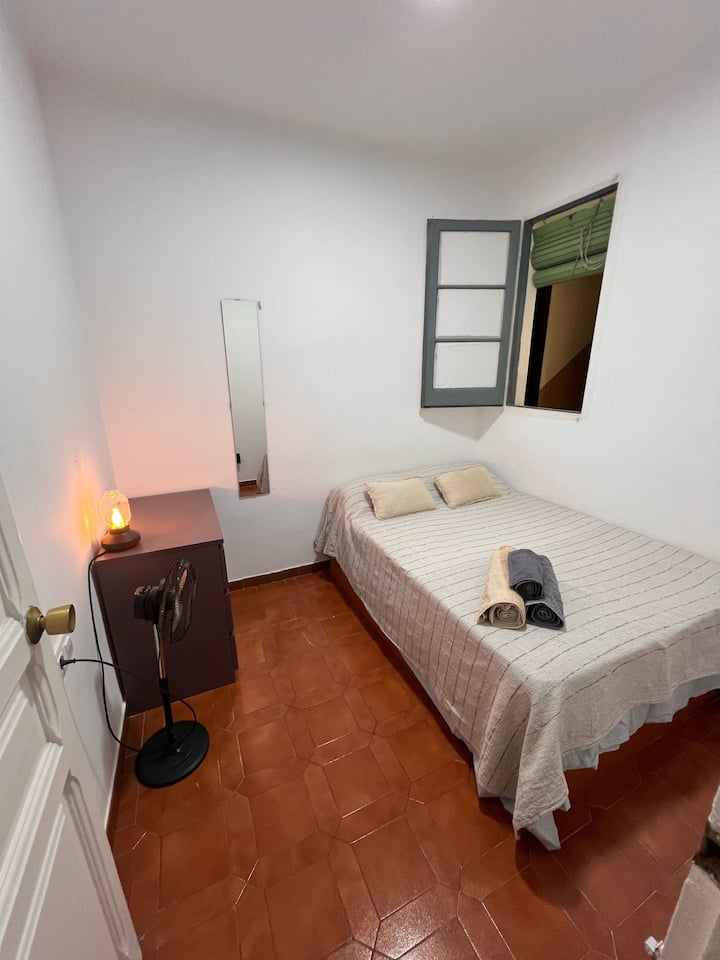Cozy Double Room In Heart Of Barcelona - Barcelona