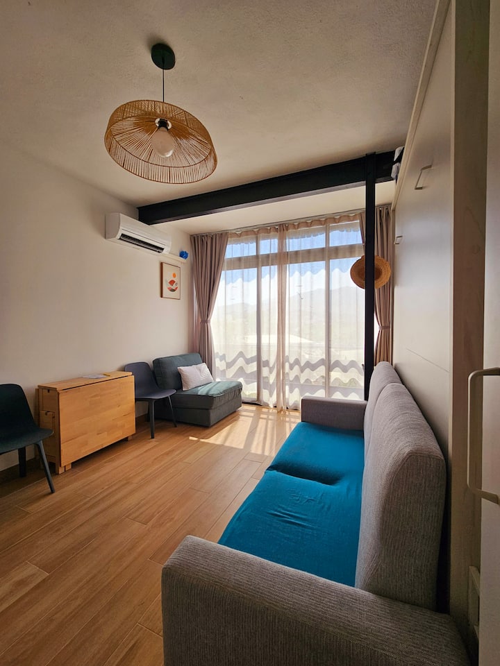 Cozy Beachside Studio + Pool - Torremolinos