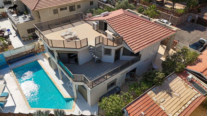 וילה אבנה חושן 6 חדרי שינה ובריכה - Eilat