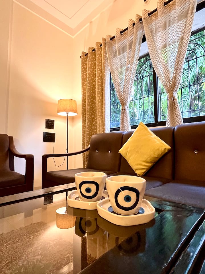 The Yellow House In The Heart Of Koregaon Park -