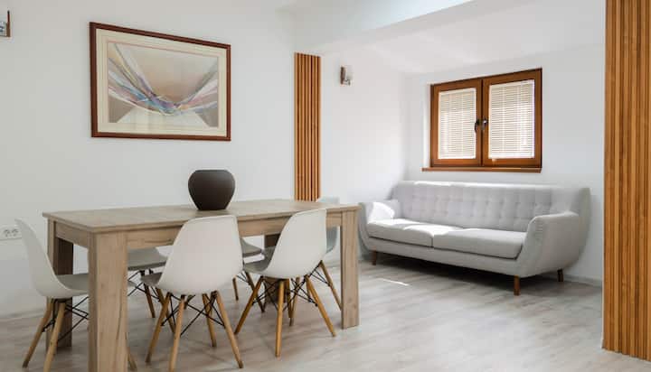 Sunny Flat+pool +Parking Near Centre - Skopje