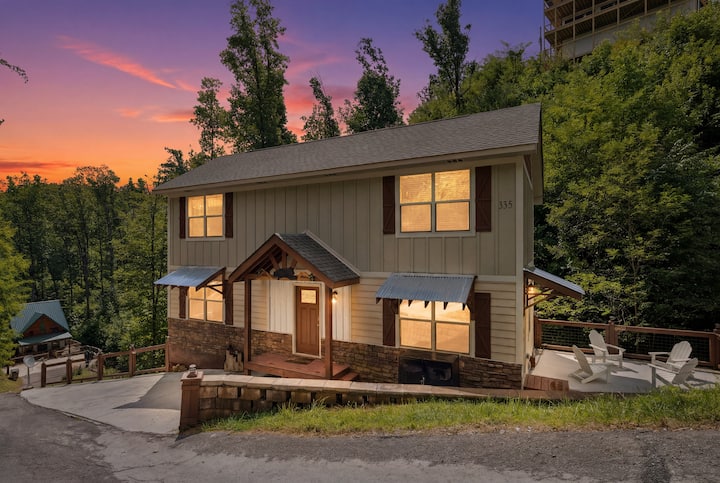 Falling Brook - Creekside Cabin With Hot Tub - Gatlinburg, TN